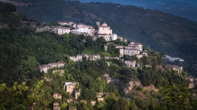 Lavinium Albergo Diffuso – Albergo diffuso Ecosostenibile a Laino ...